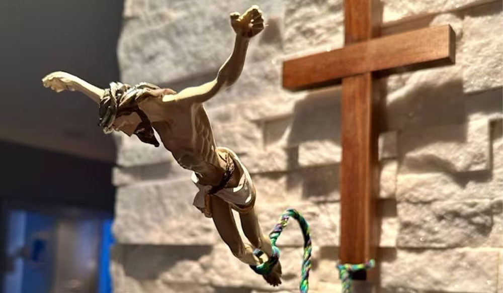 BunJesus: The Controversial Bungee Jumping Jesus Decor Product ...
